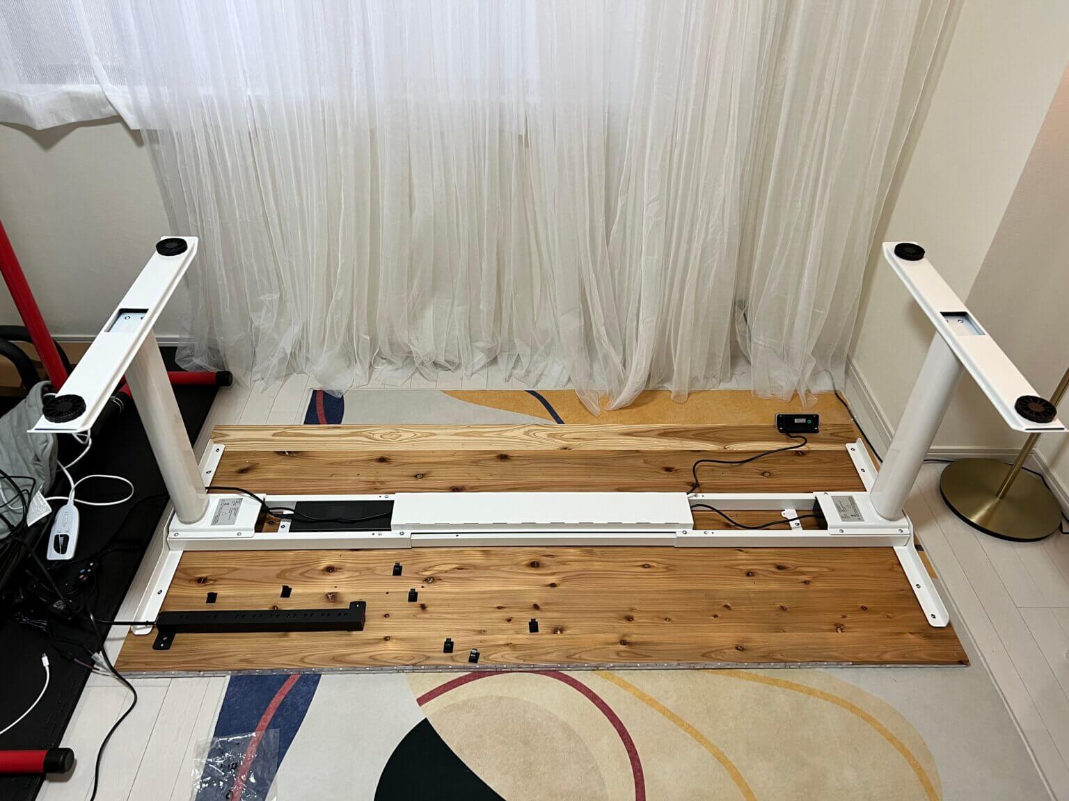 DIY初心者がFlexiSpot E8とかなでもの天板を鬼目ナットを使ってDIYした記録 | リタログ