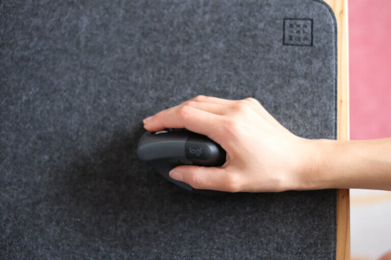 ロジクール LIFT M800GR 2ヶ月使用レビュー！| 静音化されたエルゴノミックマウス | リタログ