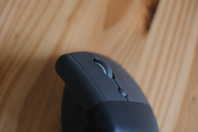 ロジクール LIFT M800GR 2ヶ月使用レビュー！| 静音化されたエルゴノミックマウス | リタログ